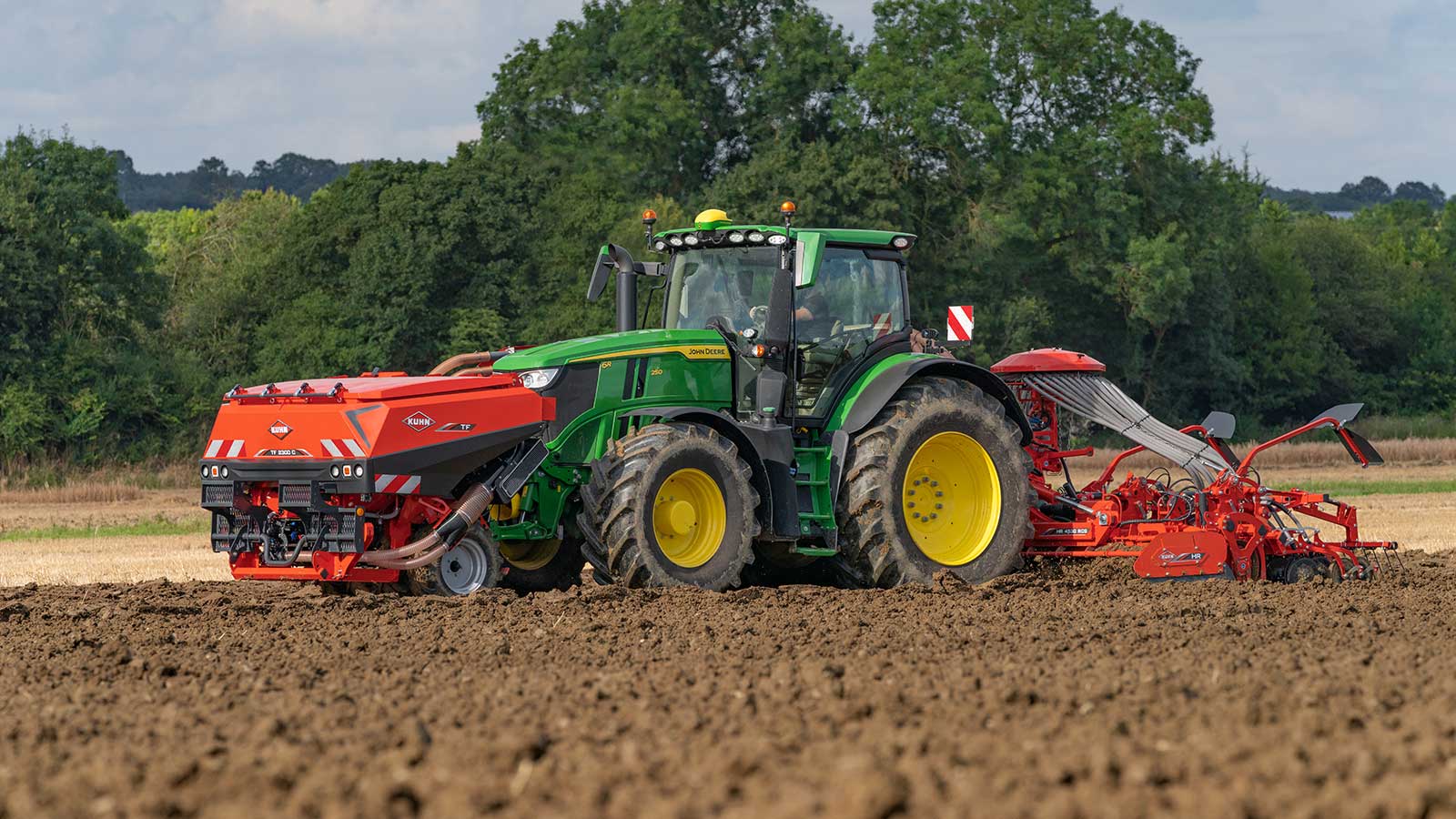 TF 2300 C - tramoggia frontale con capacità di 2360 litri | KUHN Italia